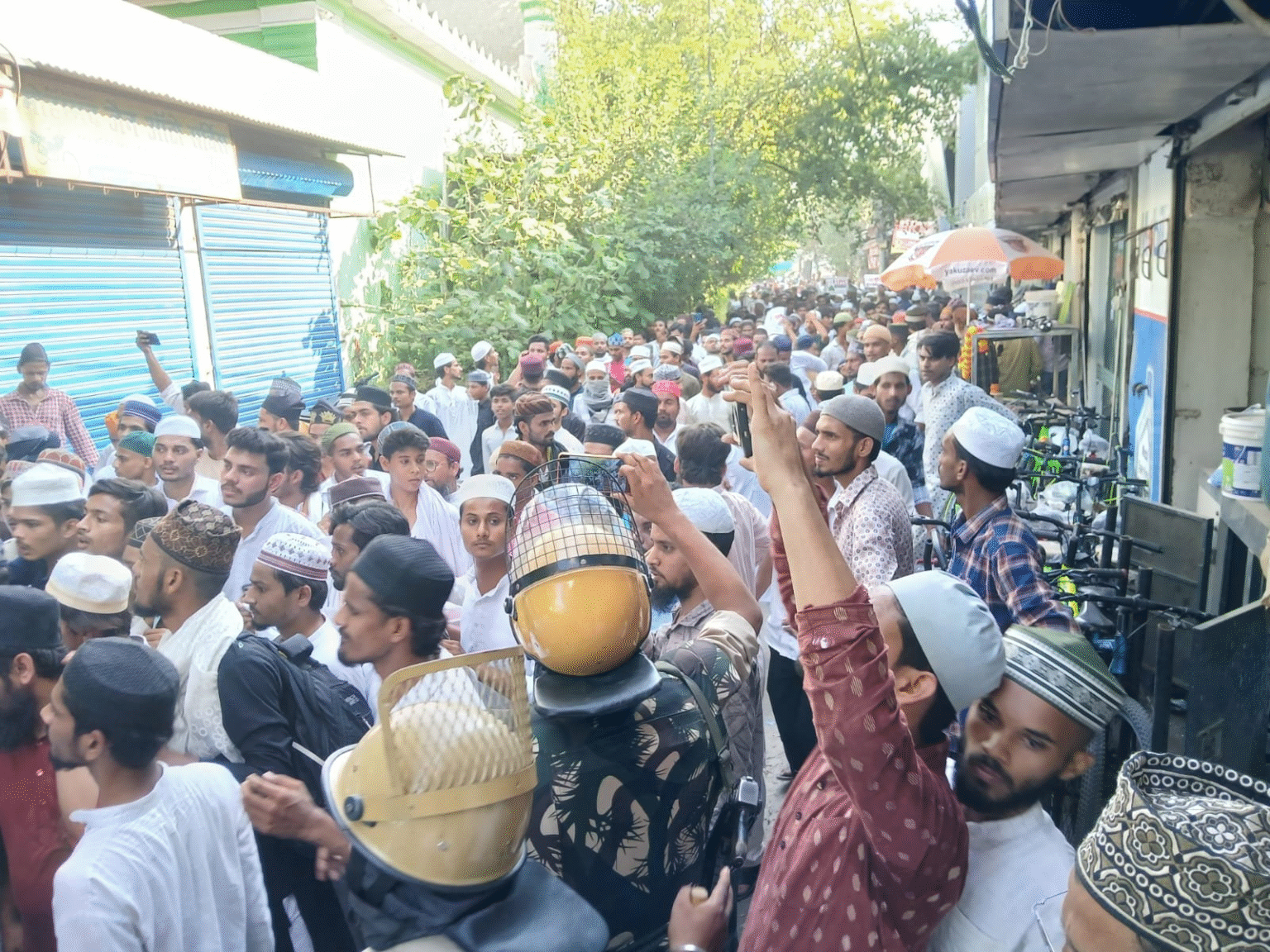 Bareilly Violence: Police Lathi-charge on Crowd Over ‘I Love Muhammad ...